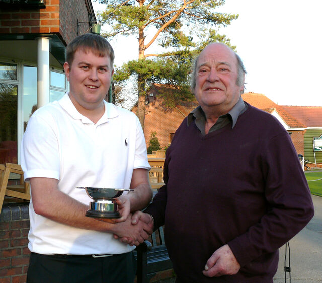 Chris Halley wins the Thompson Trophy